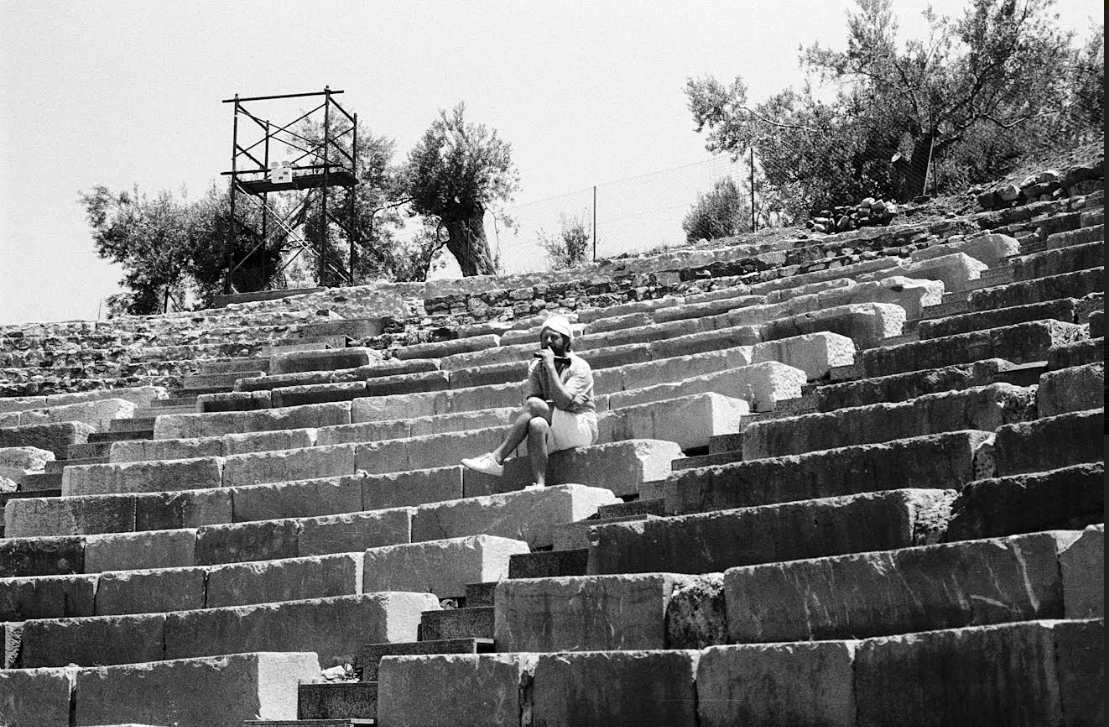 “Φάκελος Βάνκαου” του Ηλία Μαγκλίνη στο Μικρό Θέατρο Αρχαίας Επιδαύρου ...