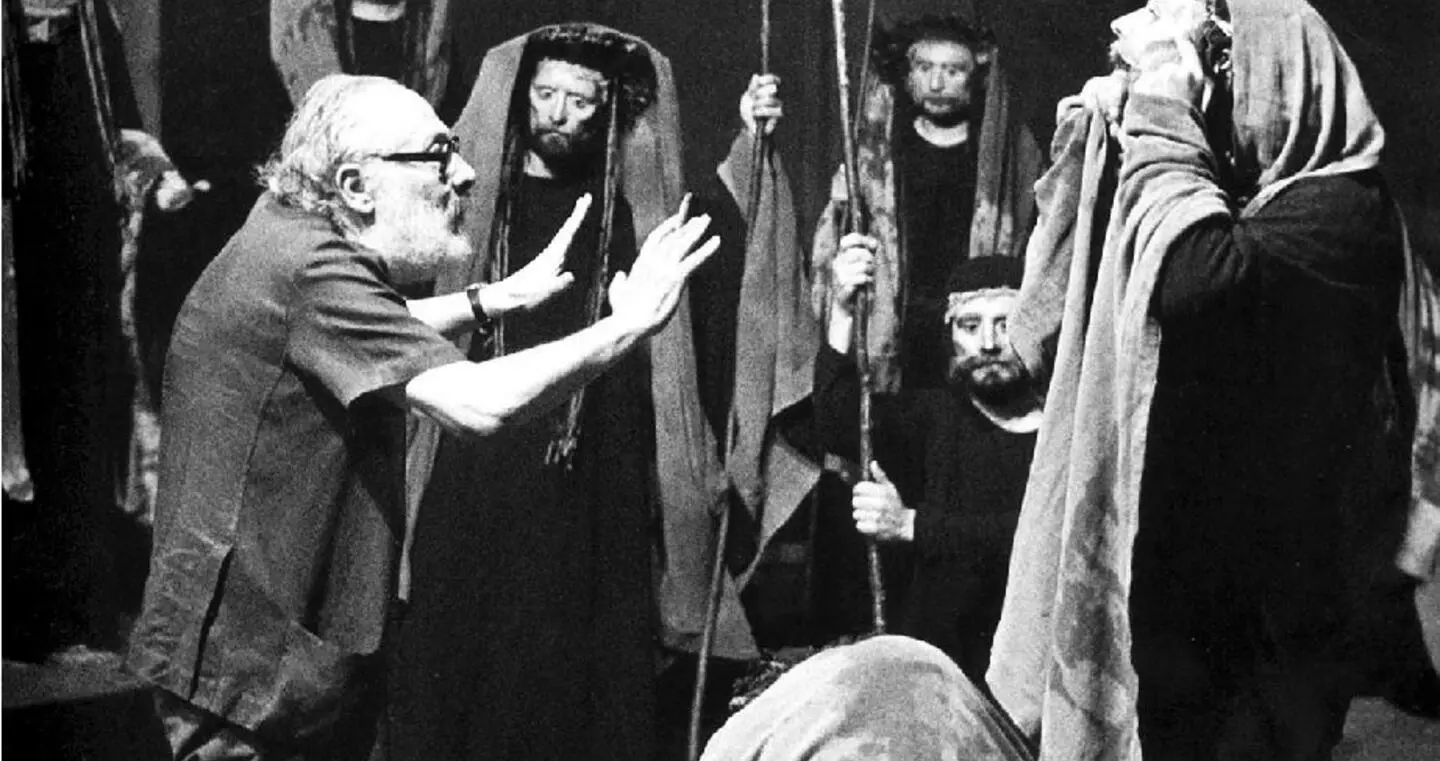 “Το θέατρο και η εποχή” – έρευνα για το θέατρο μιας άλλης εποχής! (Β ...